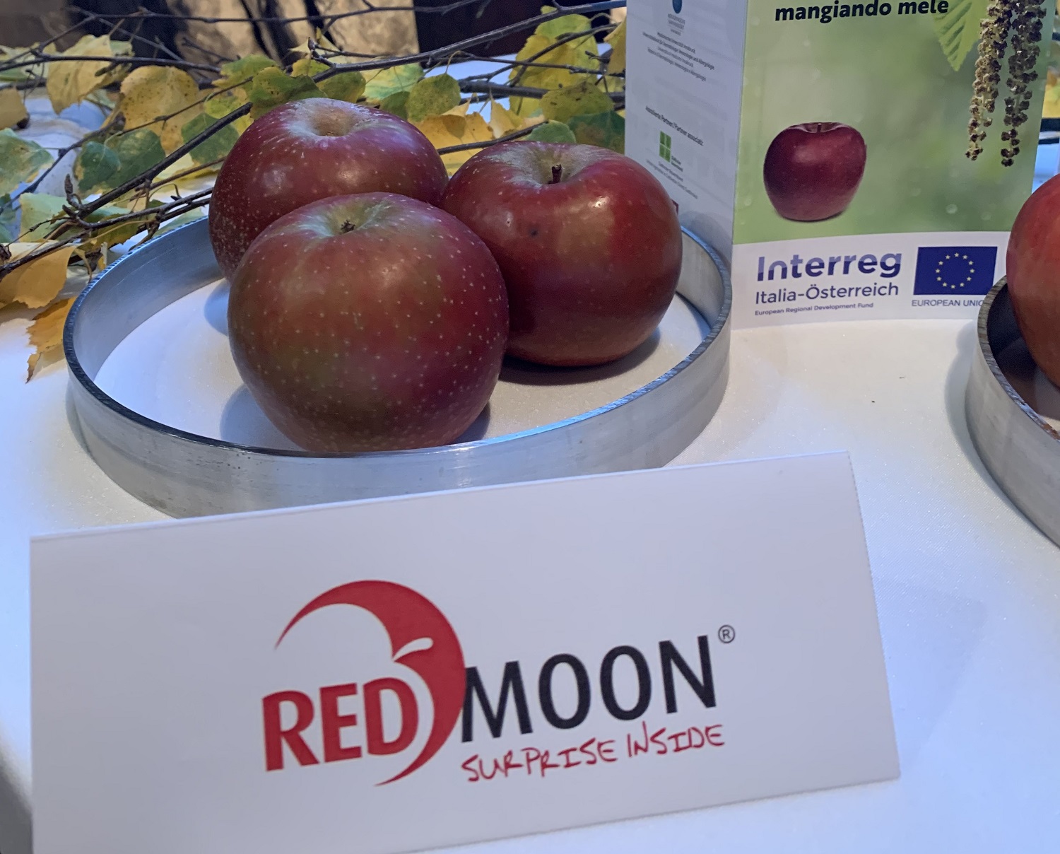 New red-fleshed apples sell out quickly in Europe - FreshFruitPortal.com